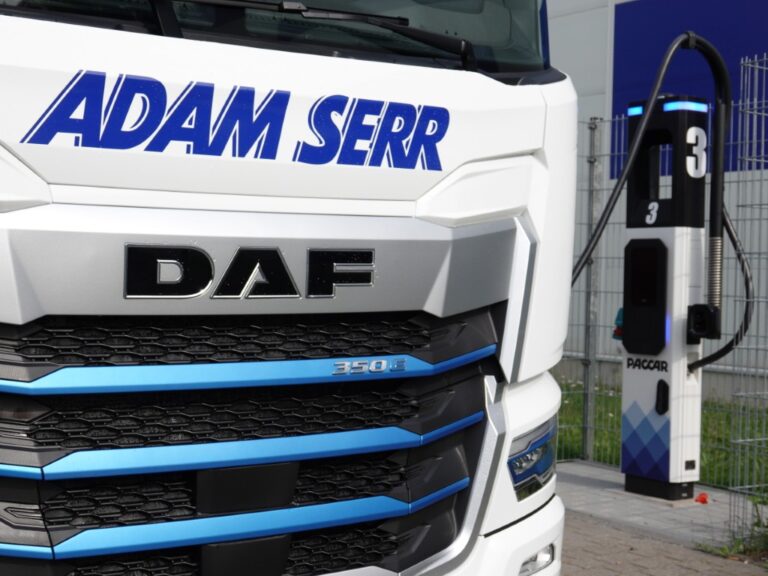 1.500ster PACCAR-Lader für EBB-Kunde Adam Serr – EBB Truck-Center GmbH